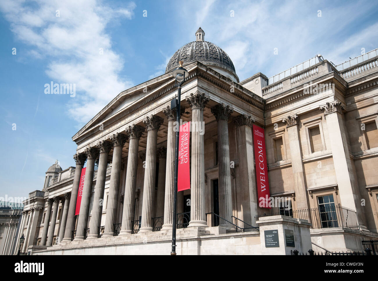 National Gallery / National Portrait Gallery in Trafalgar Square ...