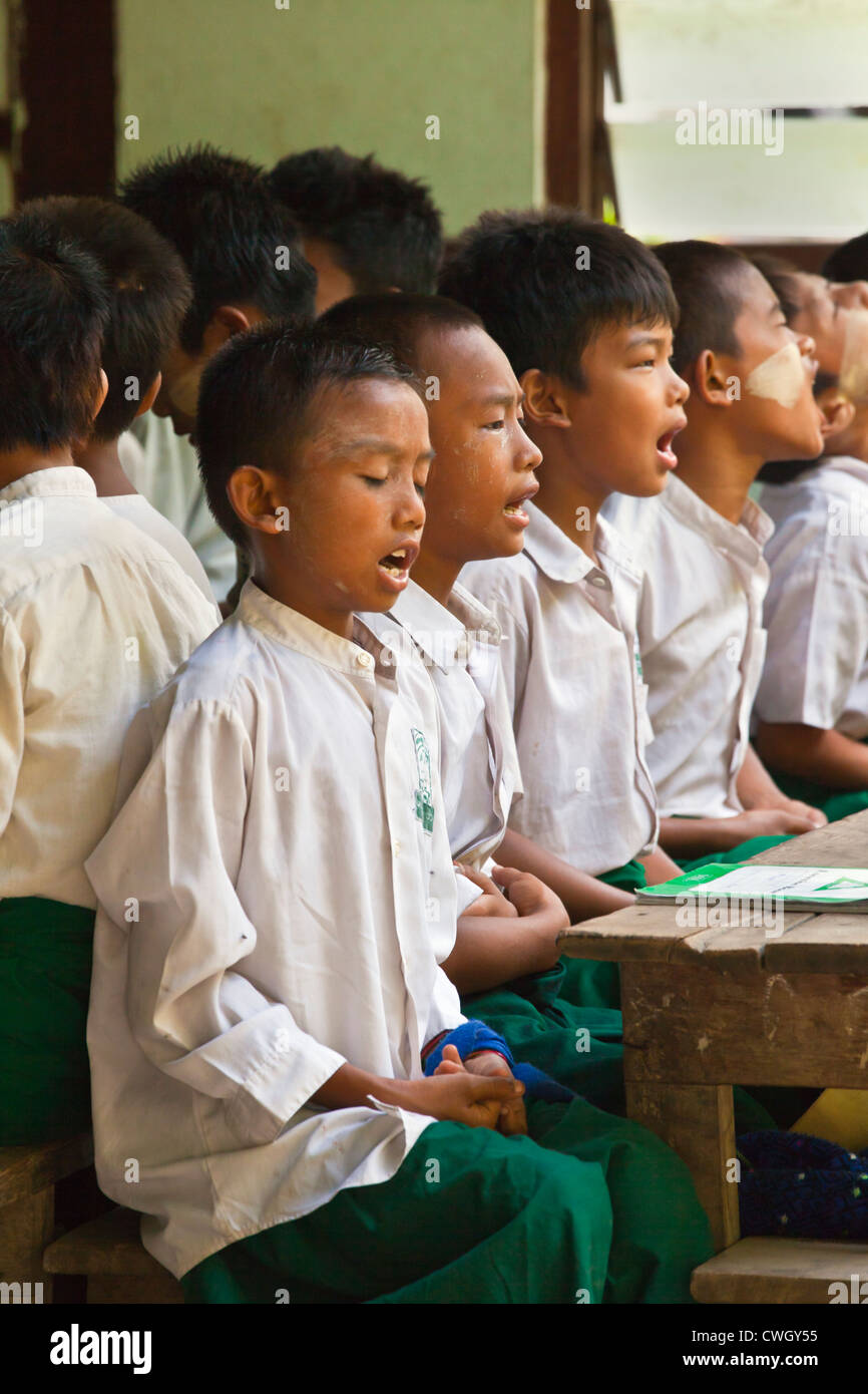 Myanmar school uniform hi-res stock photography and images - Alamy