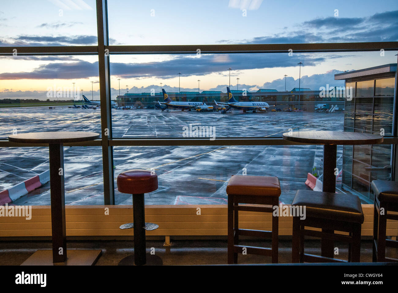 Airport ireland gate hi-res stock photography and images - Alamy