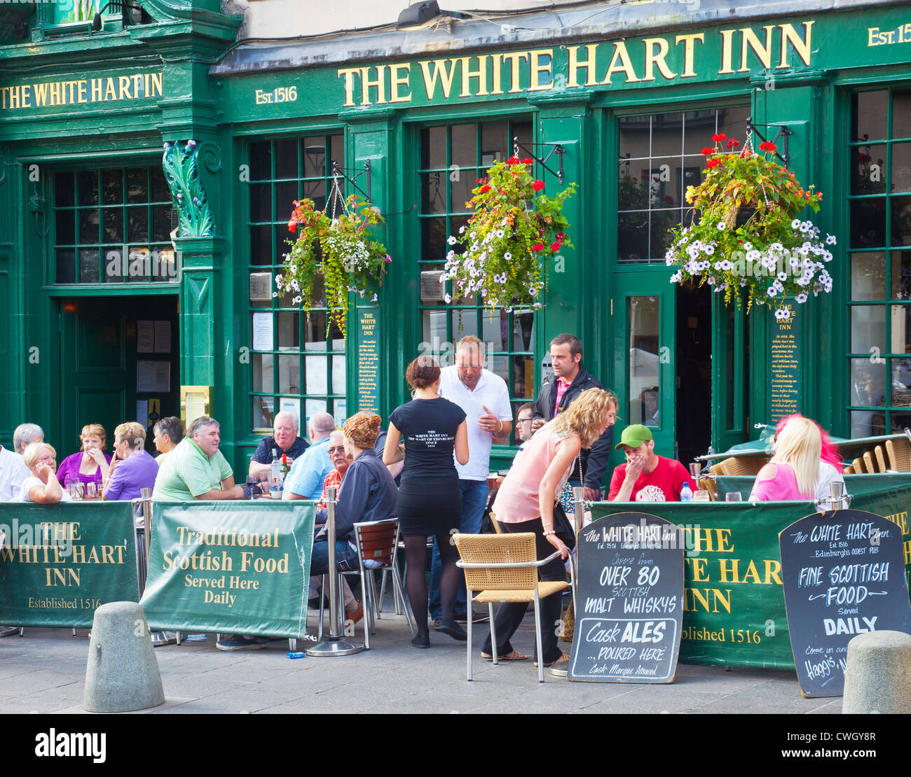 Pub scotland waitress hi-res stock photography and images - Alamy
