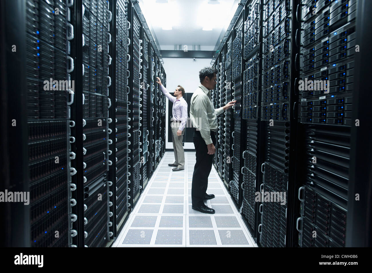 Server room hi-res stock photography and images - Alamy