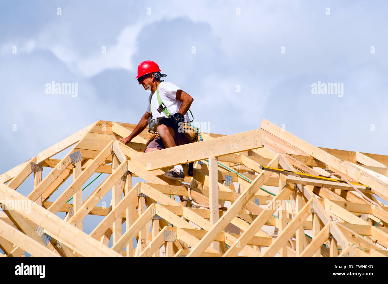 Construction worker on a roof Stock Photo - Alamy