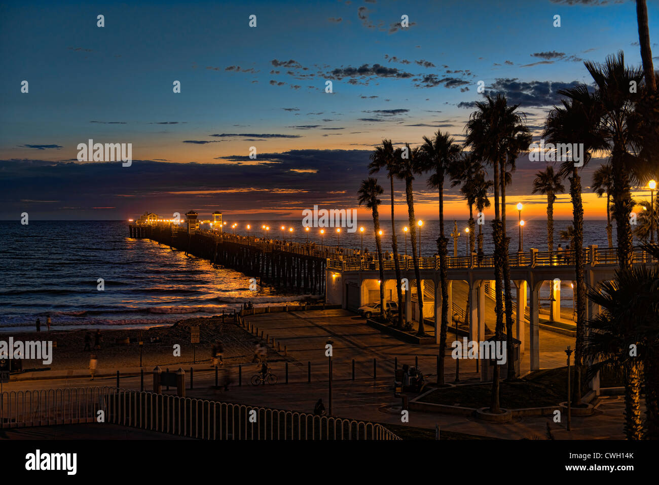 Beach oceanside pier hi-res stock photography and images - Alamy