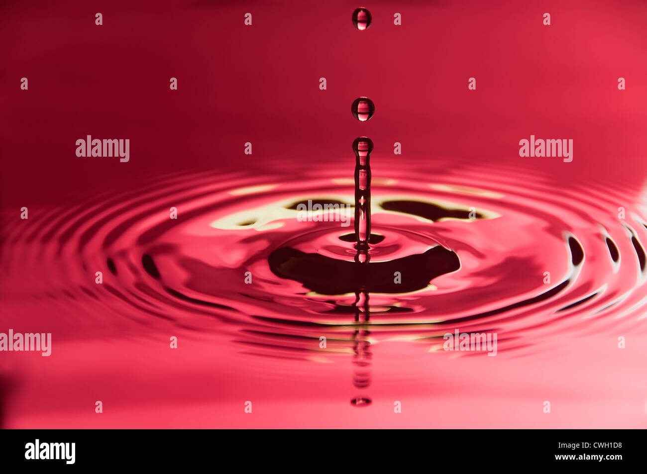 Water droplet red hi-res stock photography and images - Alamy