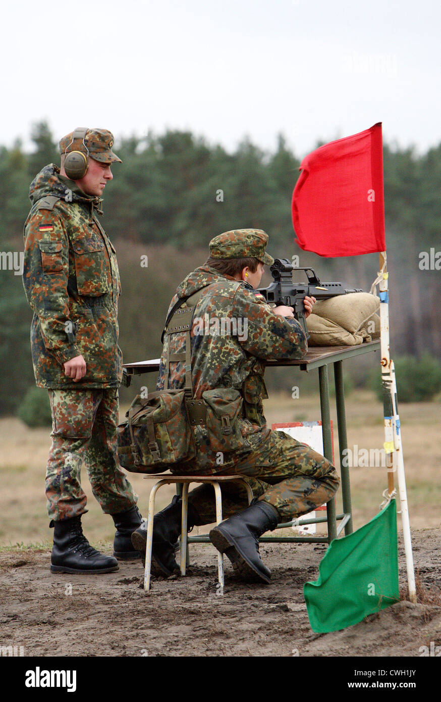 Basic training in the army Stock Photo - Alamy