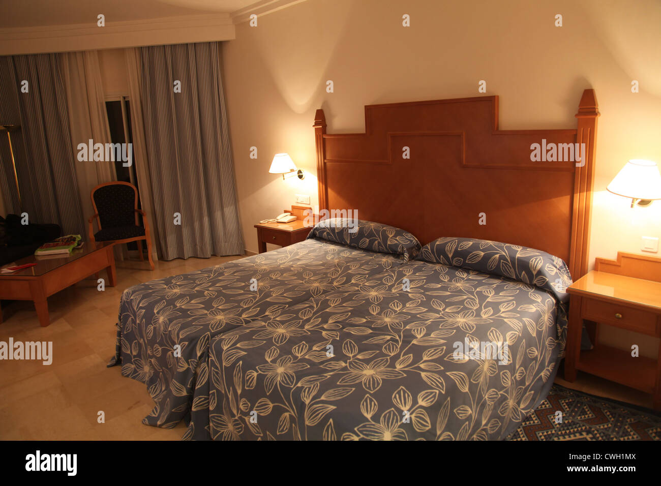 Interior of a modern luxury hotel room Stock Photo - Alamy