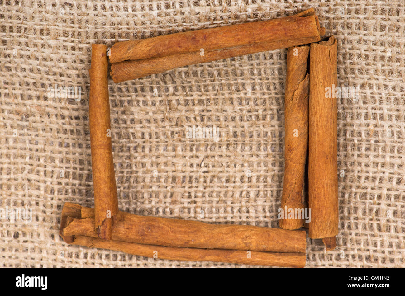 cinnamon sticks frame Stock Photo - Alamy