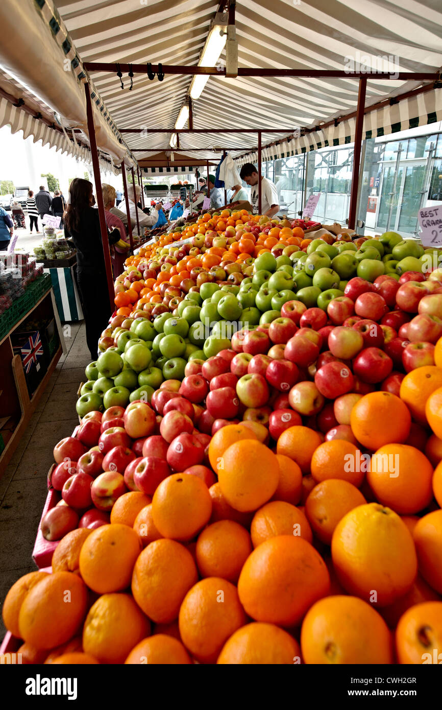 Oranges and Apples for sale on a local market fruit and veg stall Stock ...