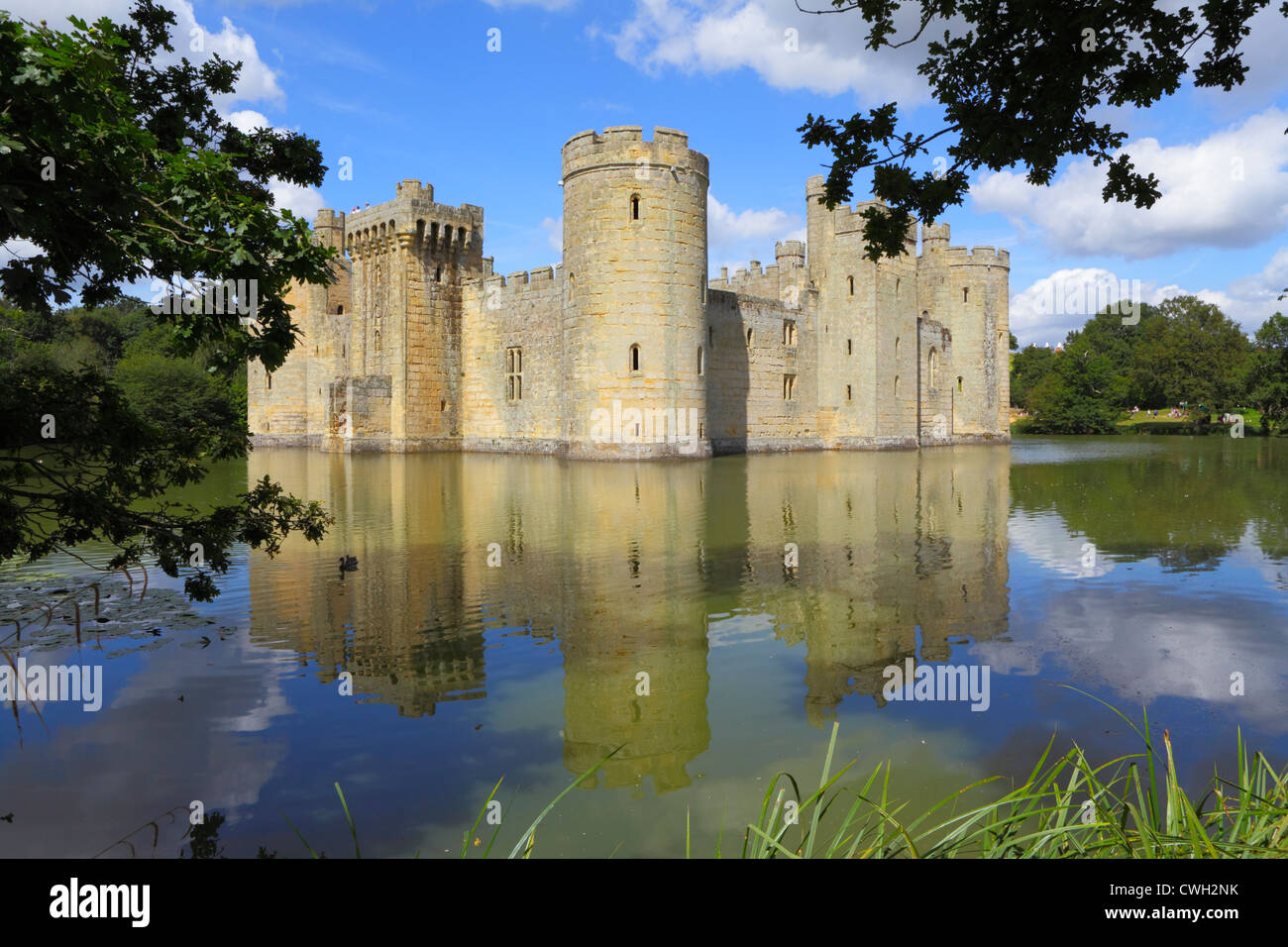 Bodiam castle 1385 hi-res stock photography and images - Alamy