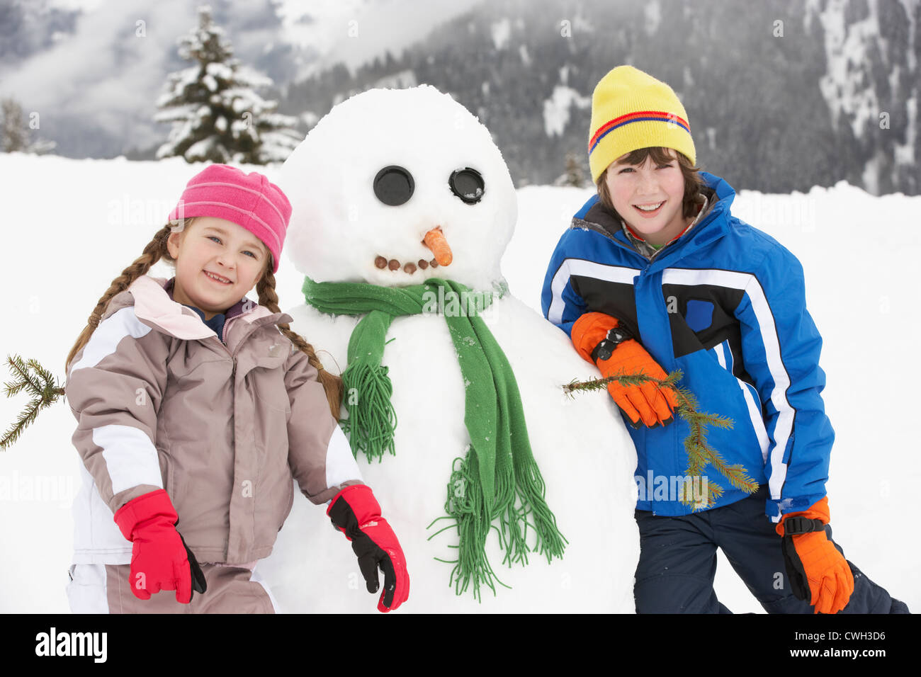 Group young people building snowman hi-res stock photography and images ...