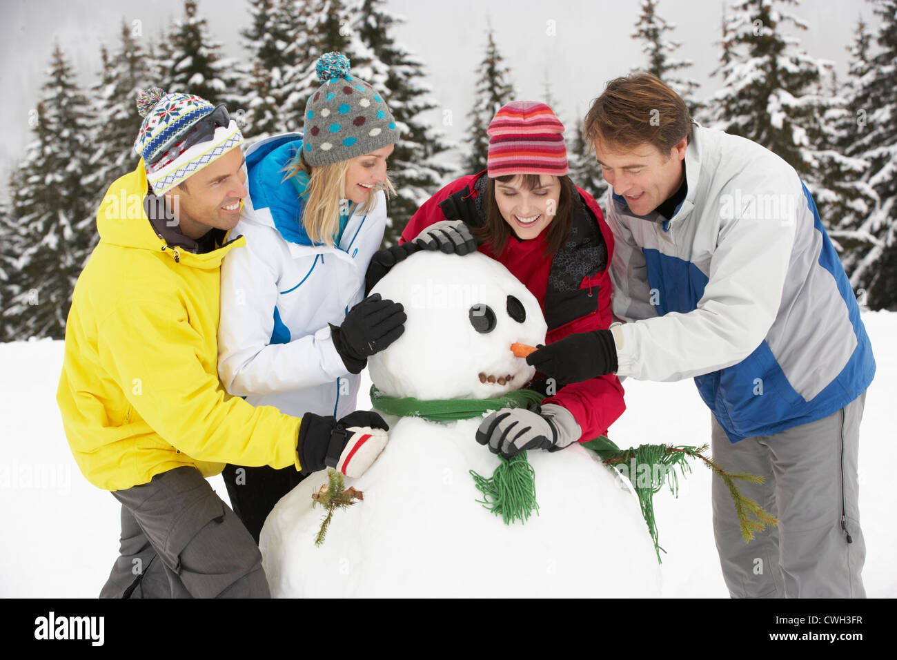 Couple building snowman hi-res stock photography and images - Alamy