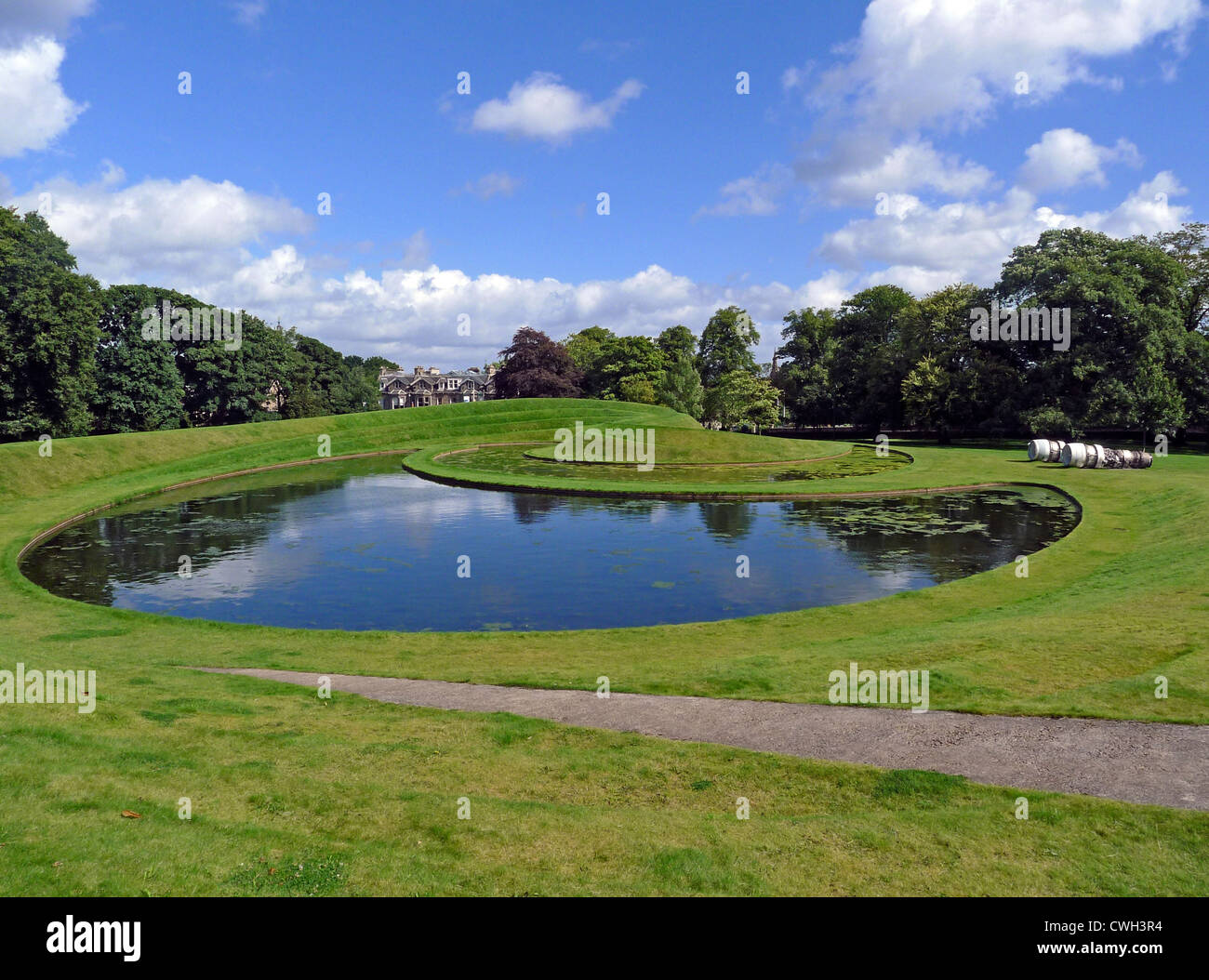 The mound and ponds at the Scottish National Gallery of Modern Art ...