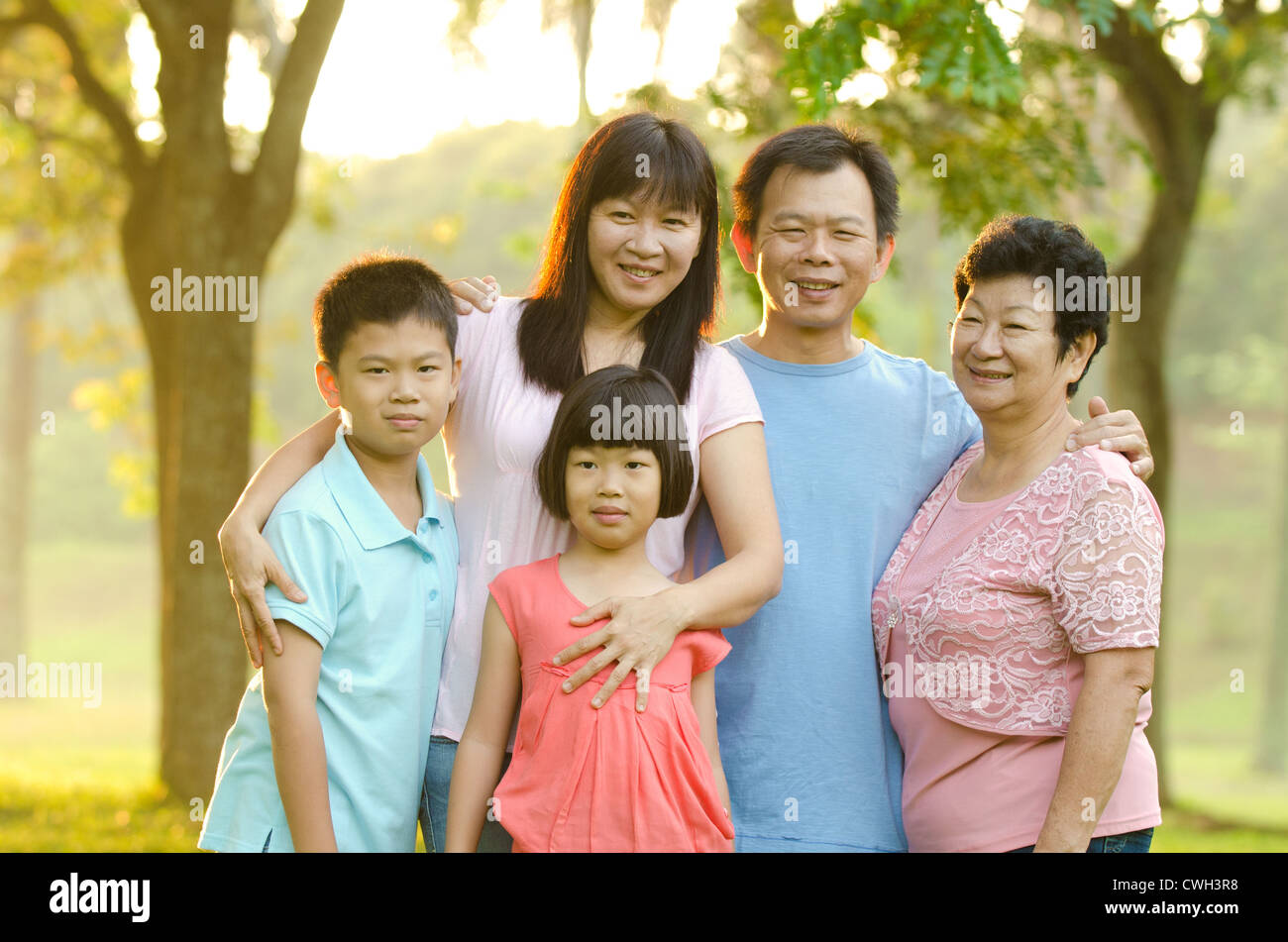 Chinese extended family hi-res stock photography and images - Alamy