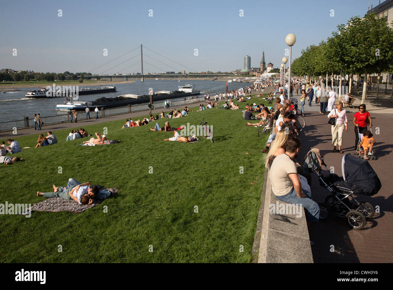 Duesseldorf, Rhine promenade Stock Photo - Alamy