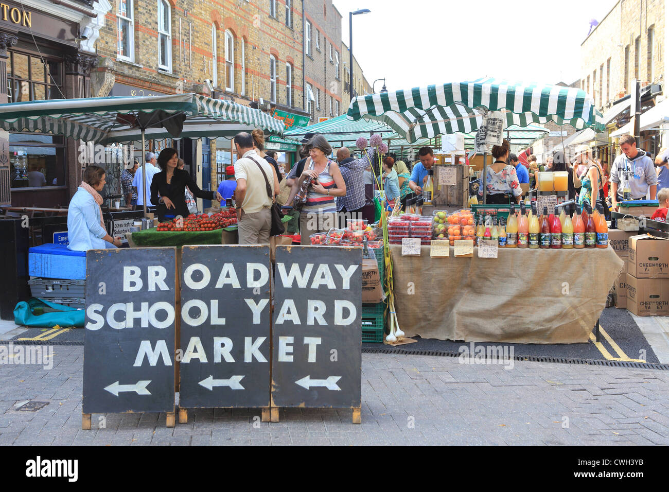 Trendy Broadway Market on a sunny Saturday morning, in Hackney, East ...