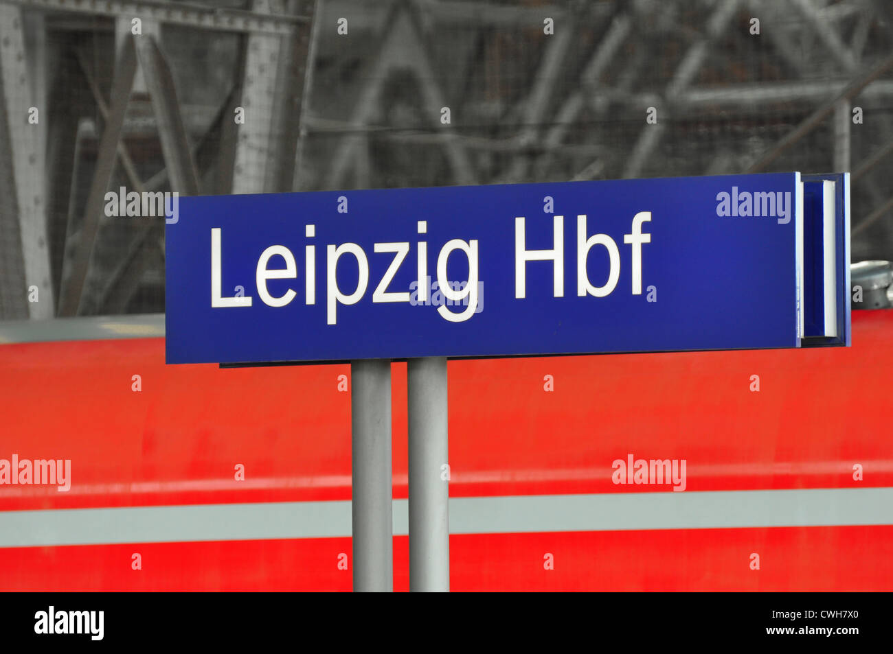 Platform sign at Leipzig train station Stock Photo - Alamy