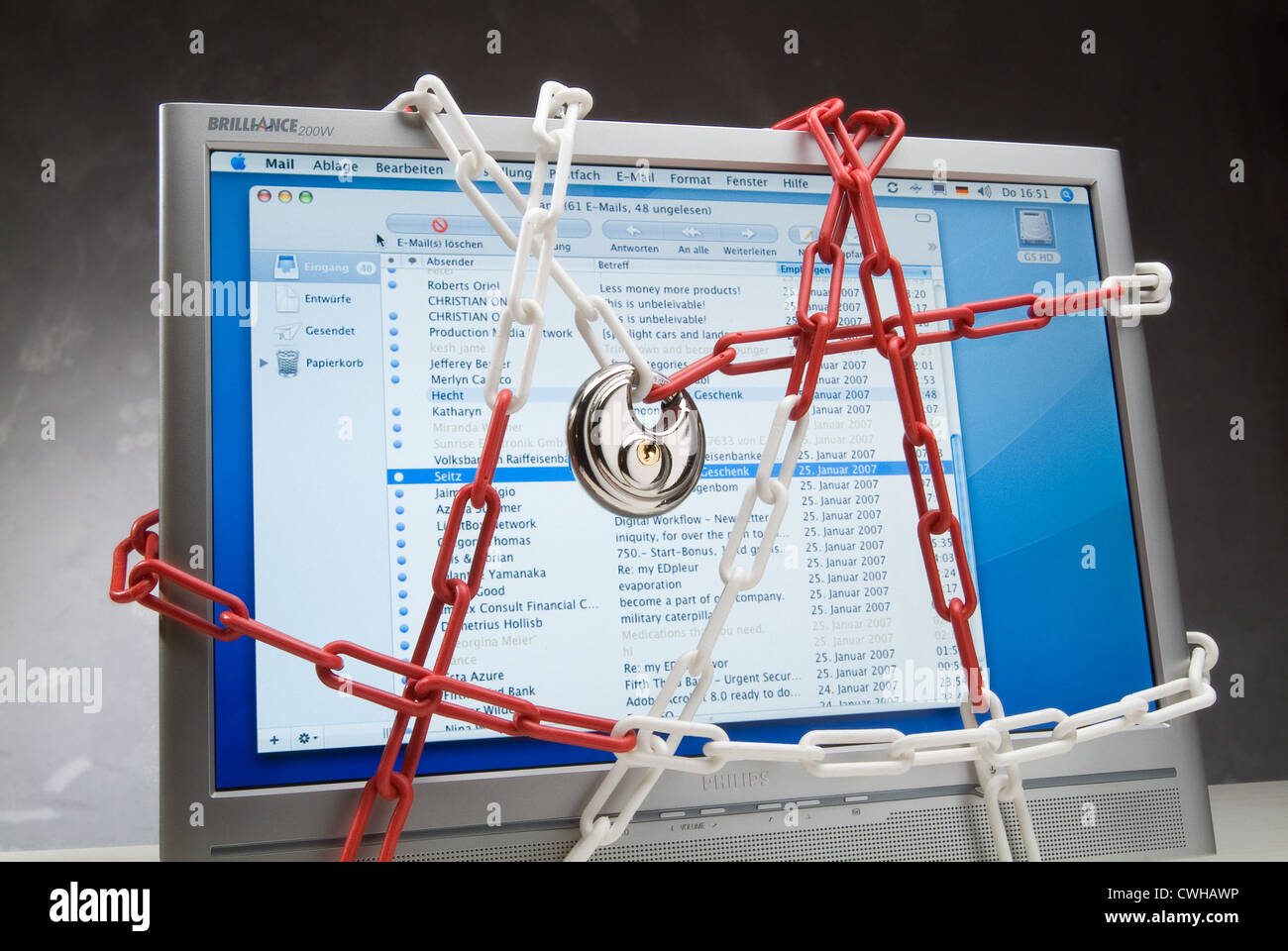 Hamburg, chain to a computer Stock Photo - Alamy