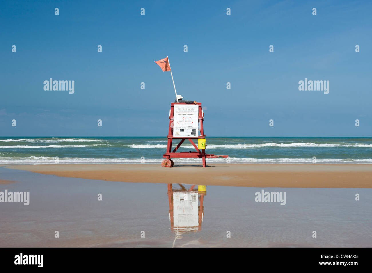 Lifeguard stand daytona beach florida hi-res stock photography and ...
