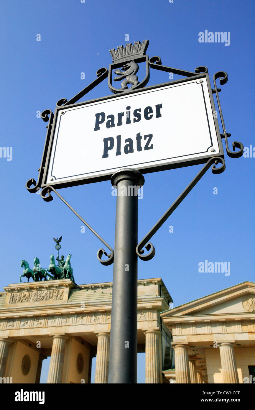 Berlin, Brandenburg Gate and Pariser Platz shield Stock Photo - Alamy