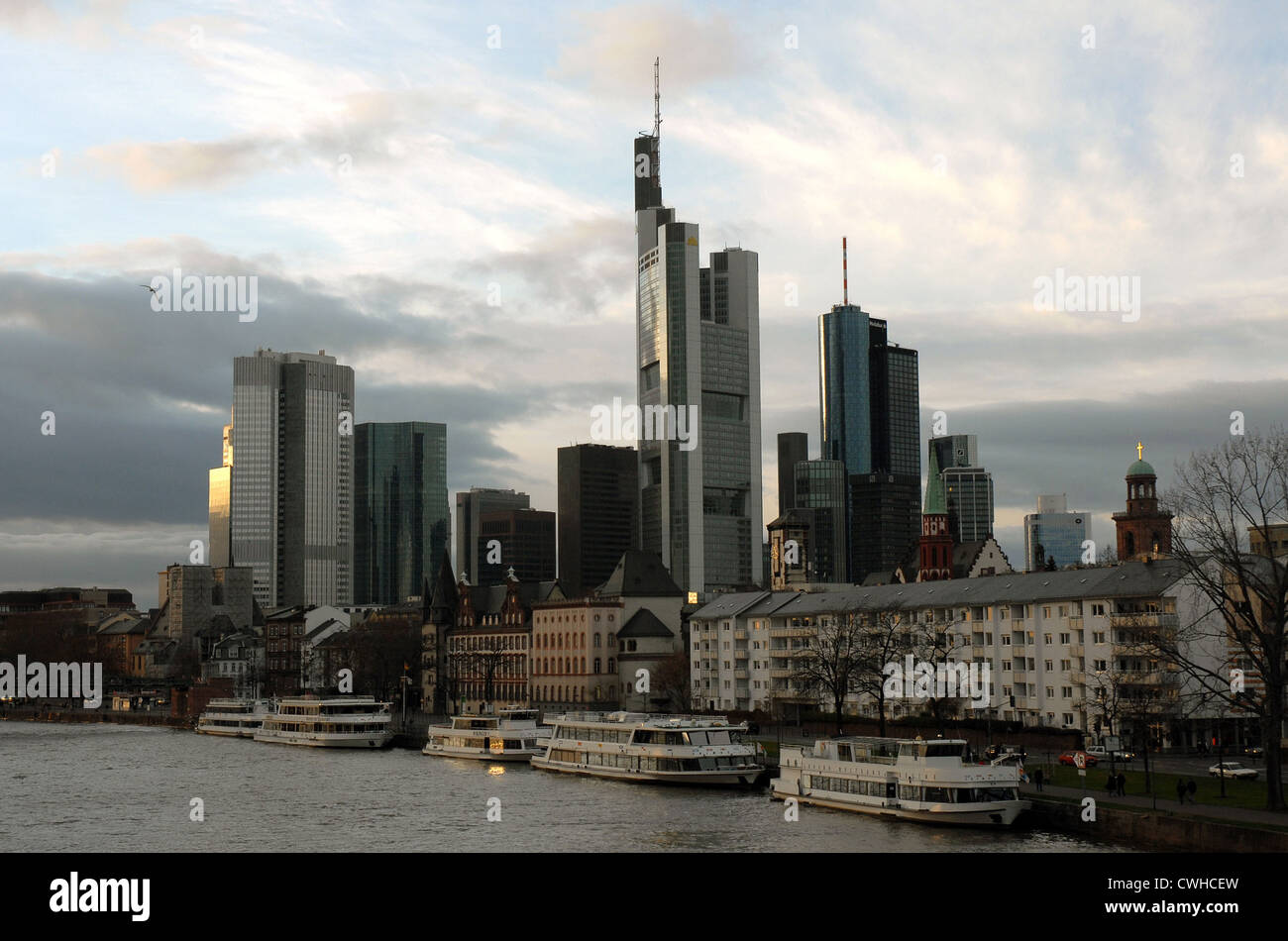 Frankfurt financial center hi-res stock photography and images - Alamy