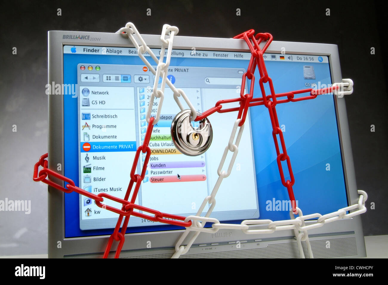 Hamburg, chain to a computer Stock Photo - Alamy