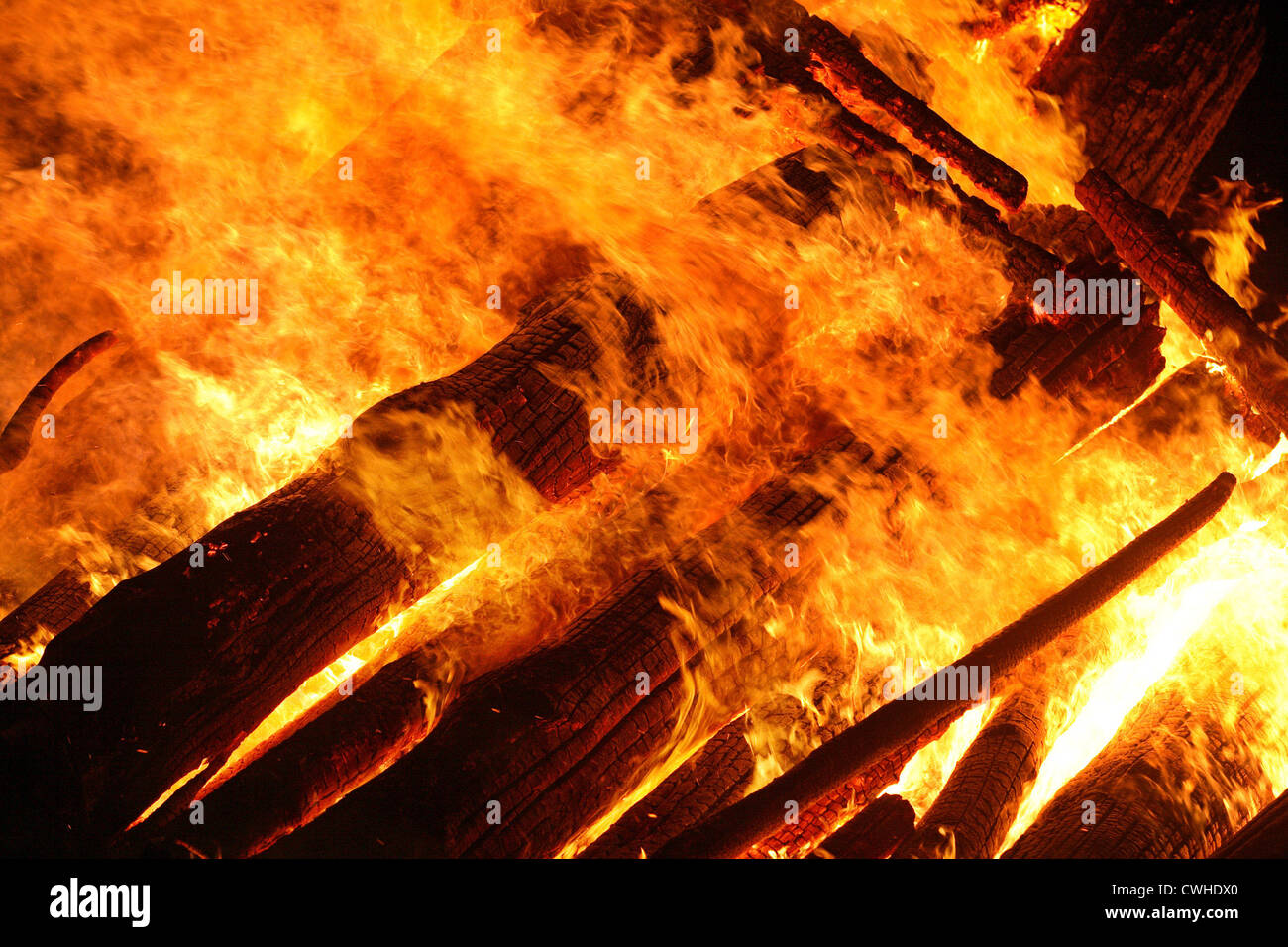 Symbol photo, burning logs Stock Photo - Alamy