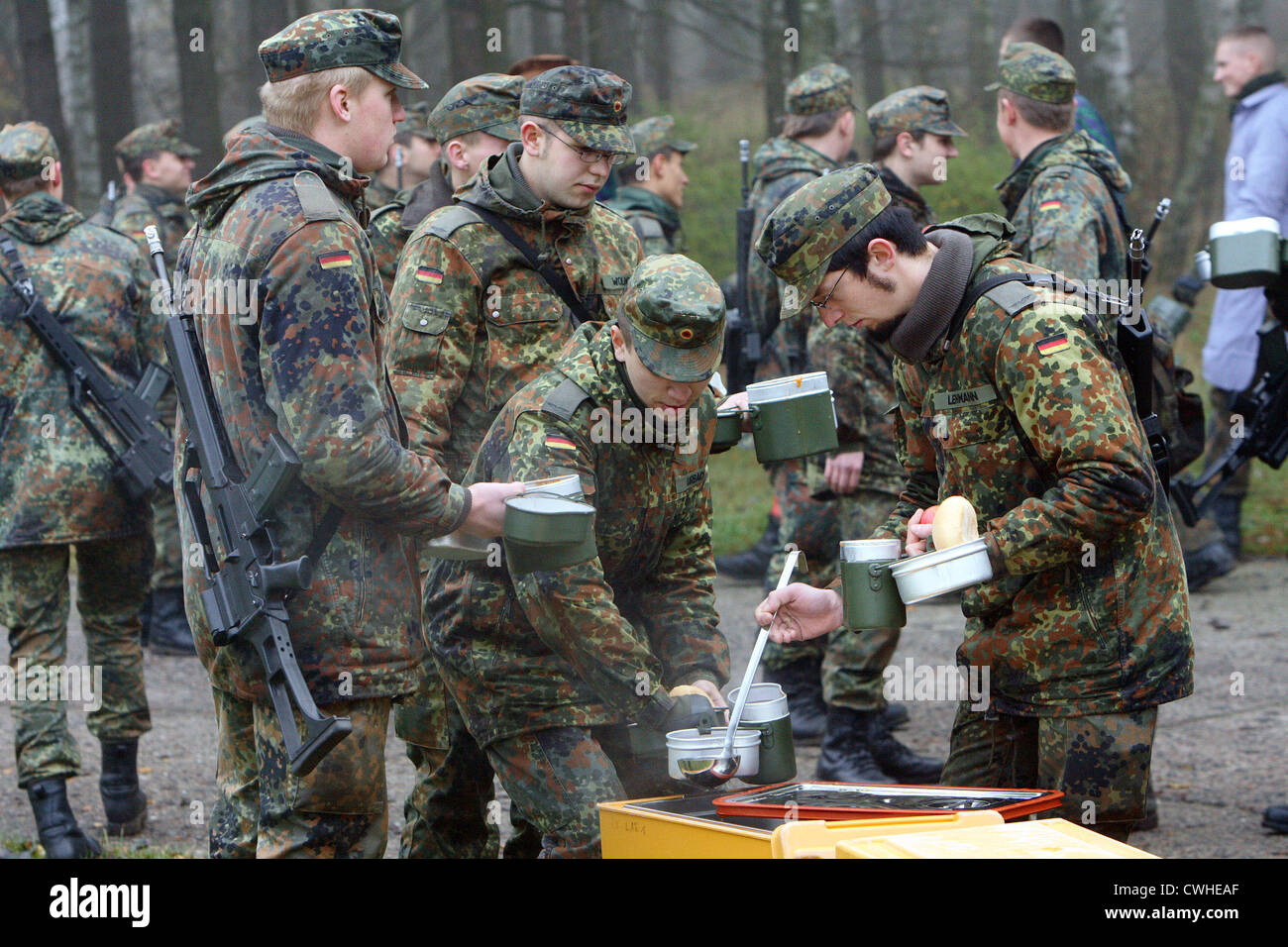 Basic training in the army Stock Photo - Alamy