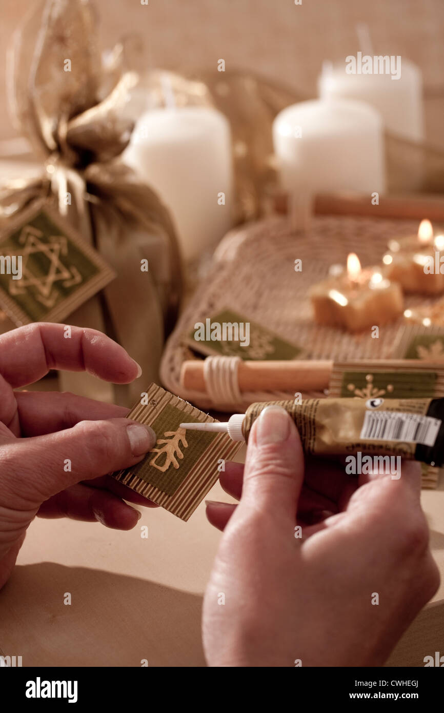 Packing christmas decoration hi-res stock photography and images - Alamy