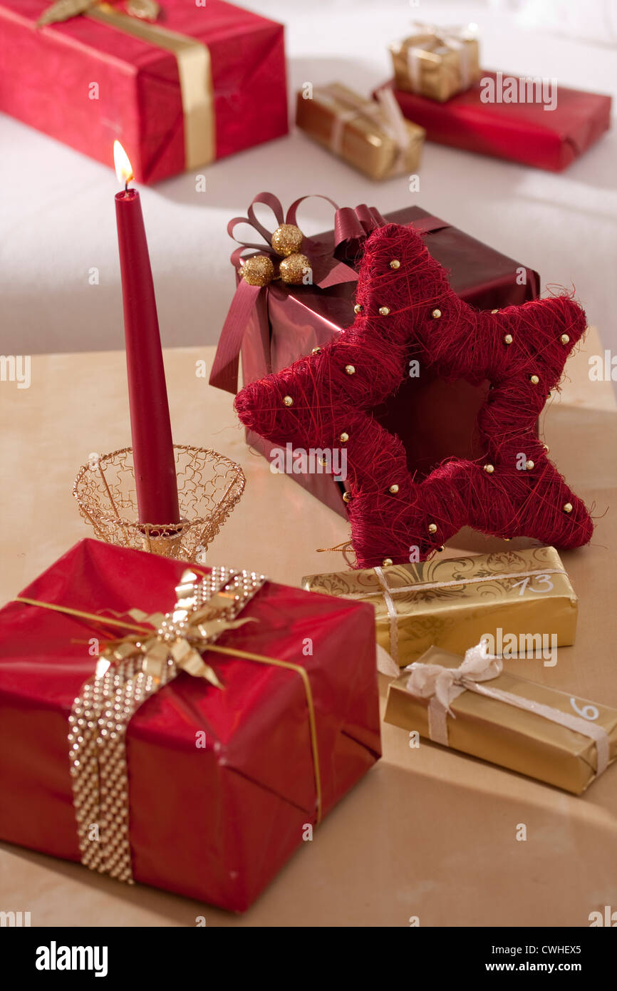 Christmas Present Packing Stock Photo - Alamy