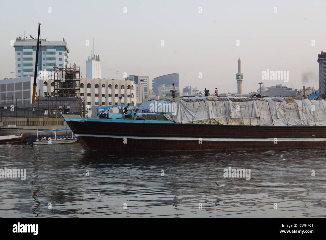 Emirates dubai cargo ship hi-res stock photography and images - Alamy