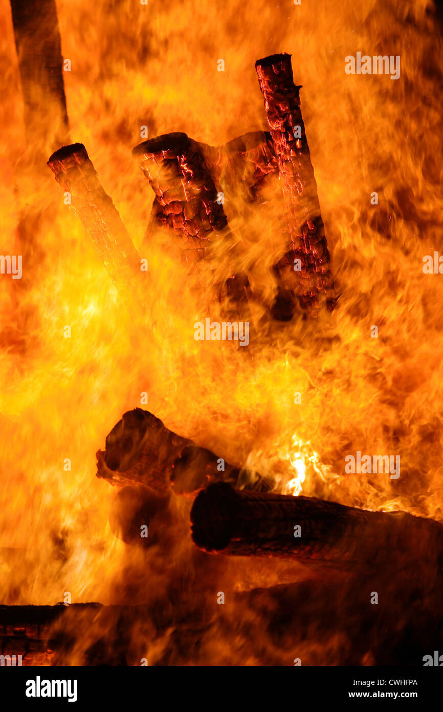 Symbol photo, burning logs Stock Photo - Alamy