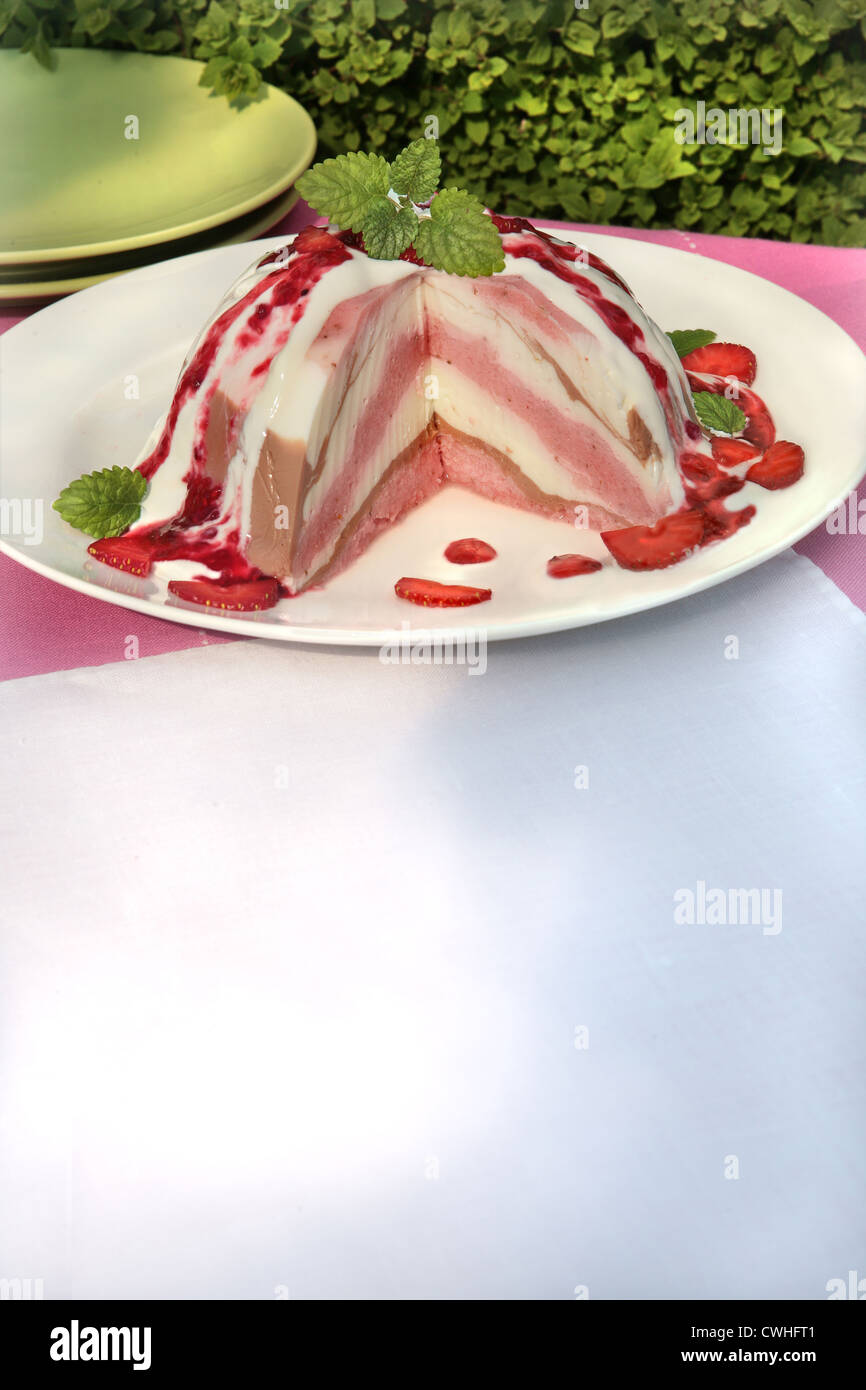 Party bomb table hi-res stock photography and images - Alamy