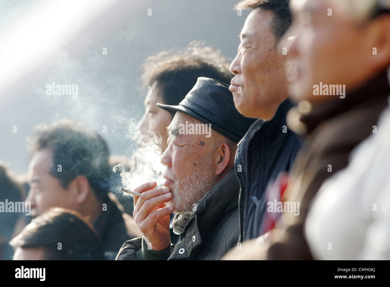 Seoul, Korean man smokes a cigarette Stock Photo - Alamy