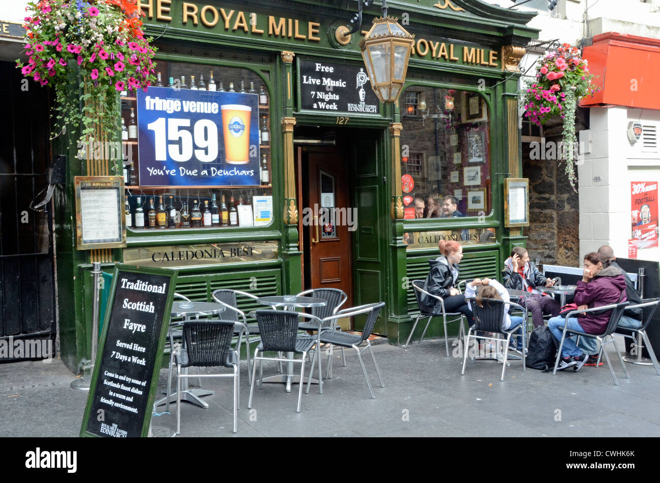 Pubs and cafes, The Royal Mile, Edinburgh, Scotland, UK Stock Photo - Alamy