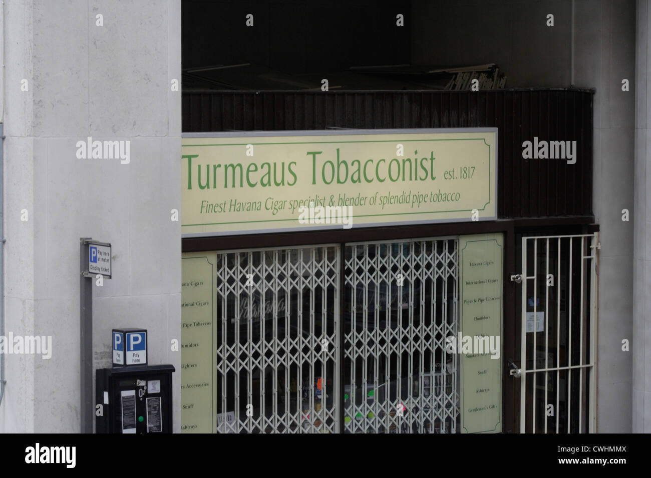 Tobacconist shops hi-res stock photography and images - Alamy