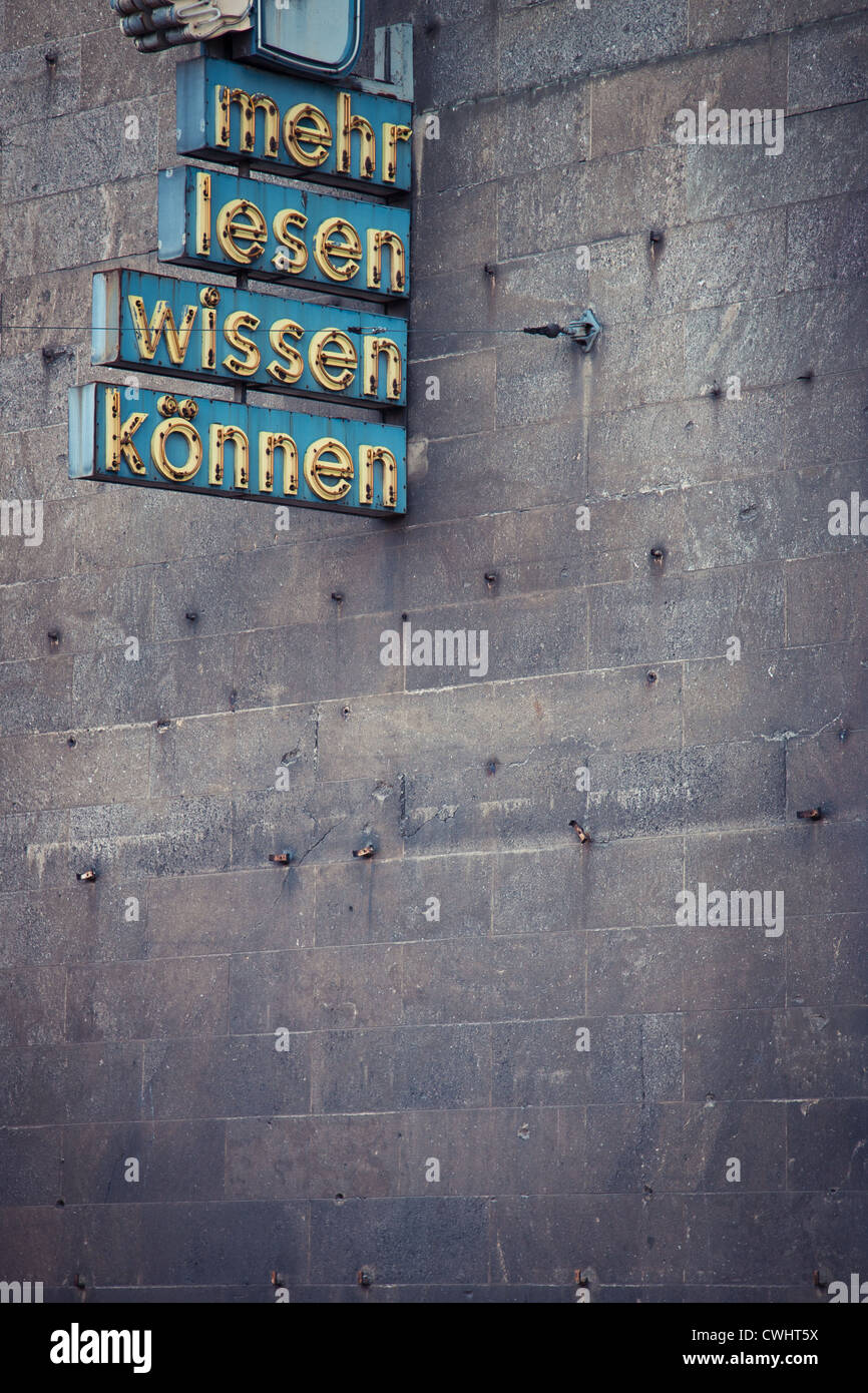 Electronic Billboards High Resolution Stock Photography and Images - Alamy