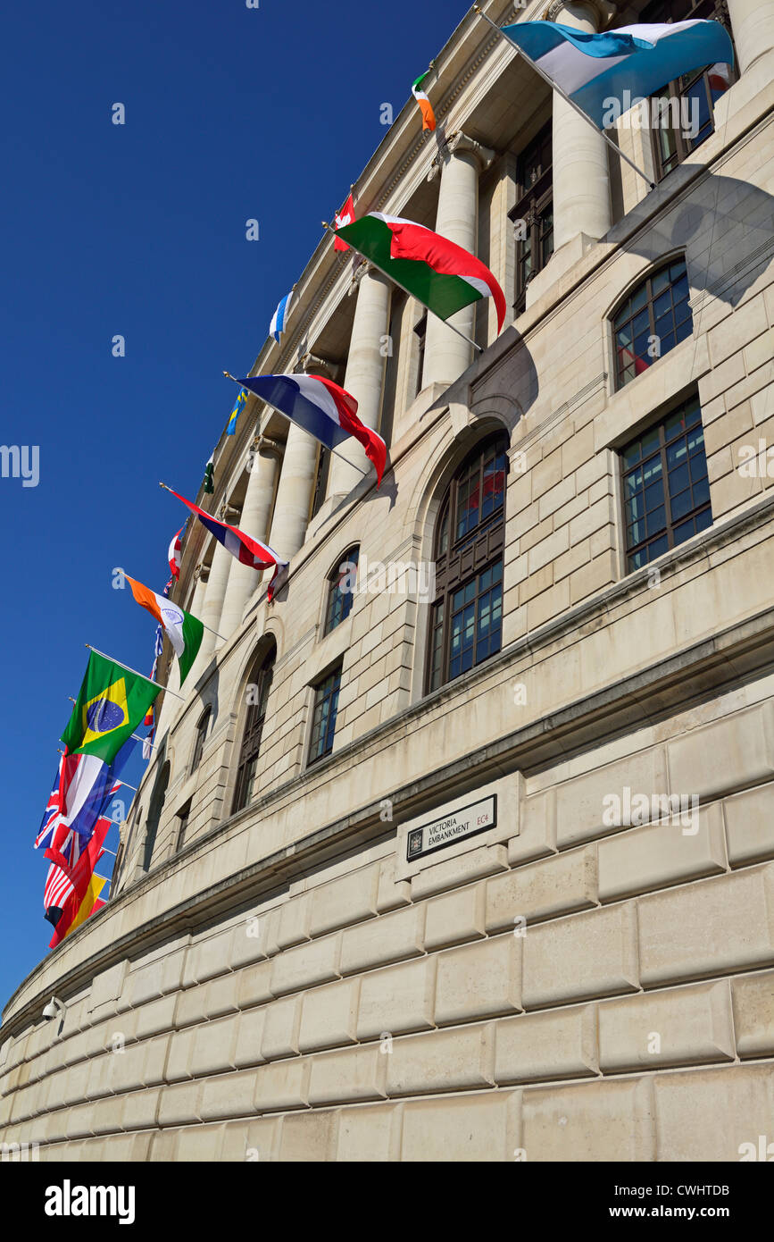 Unilever house 100 victoria embankment hi-res stock photography and ...