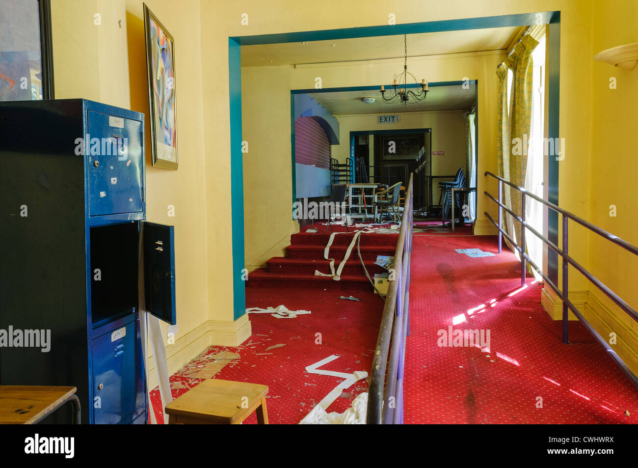 Empty hotel falling down building hi-res stock photography and images ...