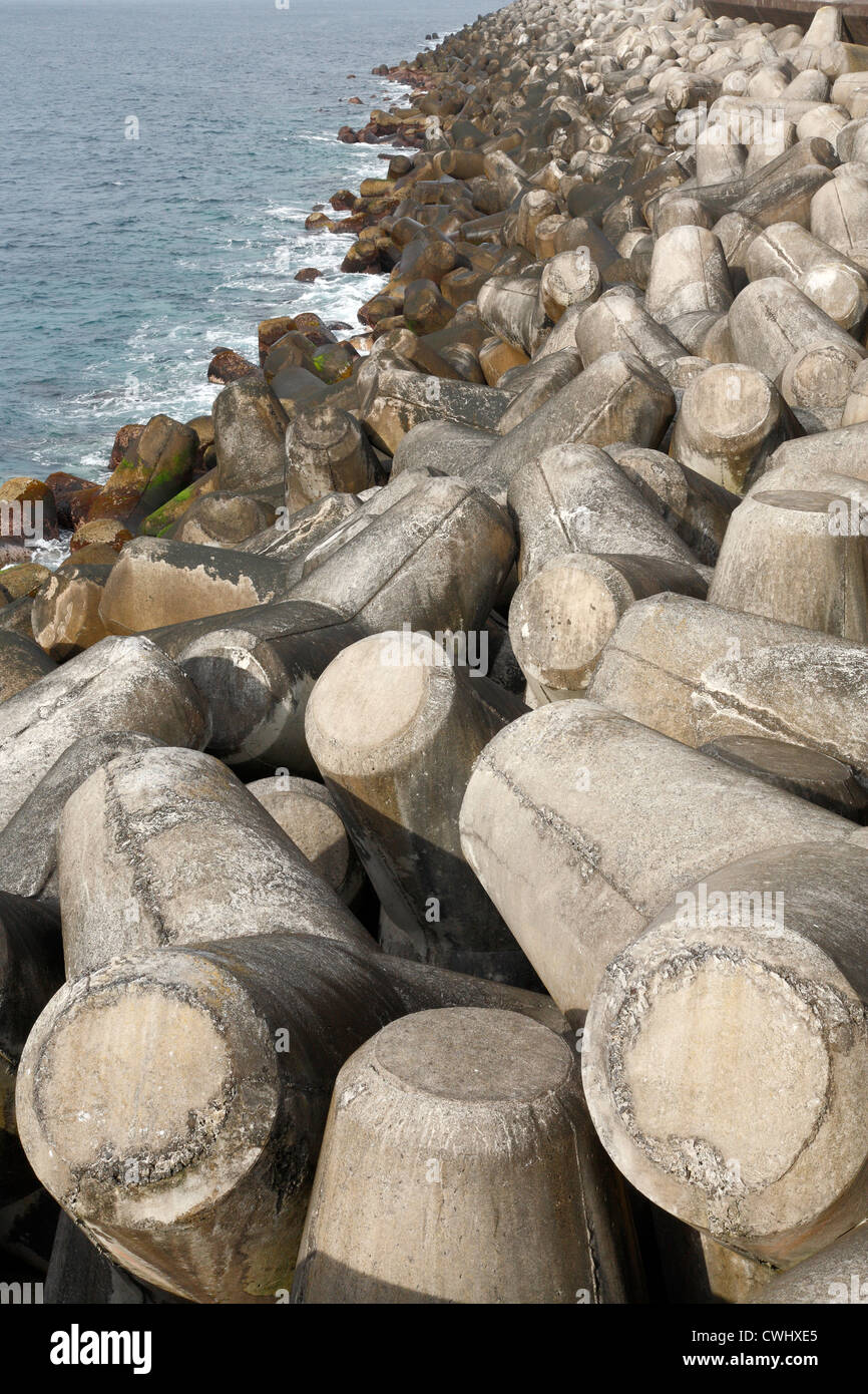 Coastal protection with tetrapods Stock Photo - Alamy