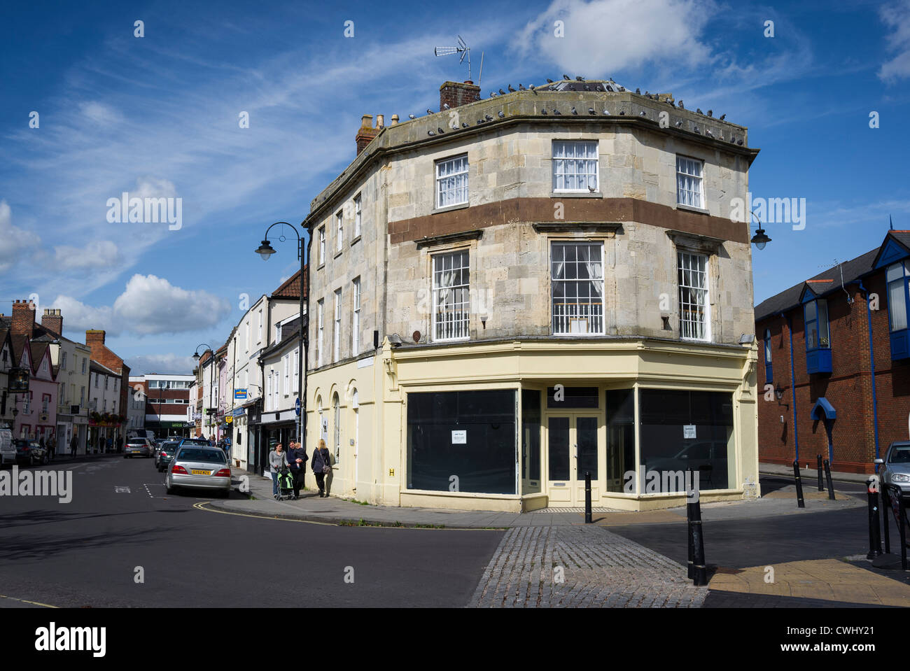 Shop front in devizes wiltshire hi-res stock photography and images - Alamy