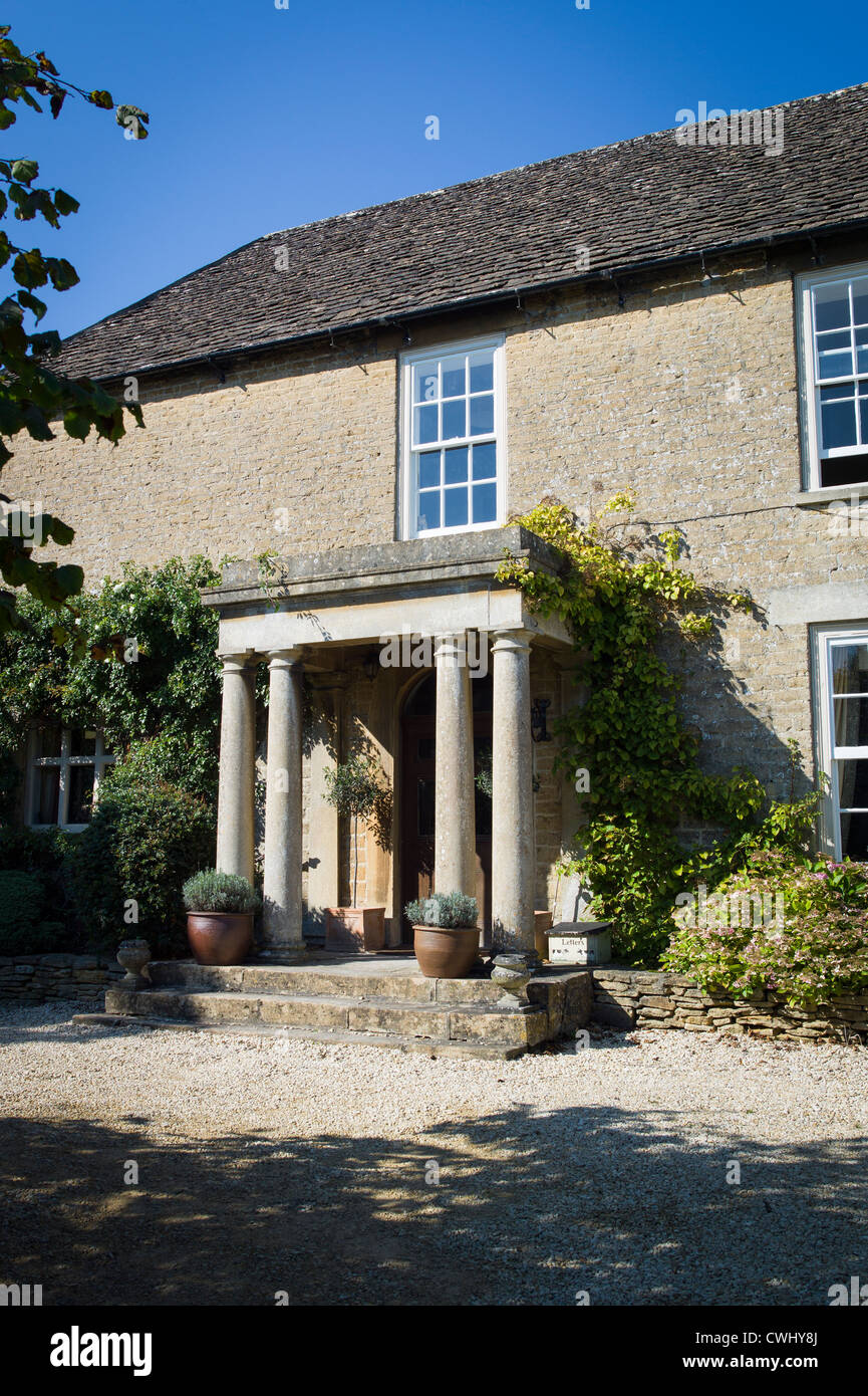 Attached columns hi-res stock photography and images - Alamy