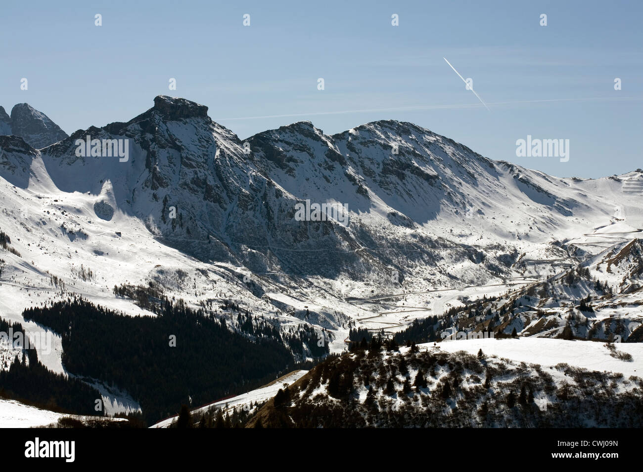 Massive limestone cliffs alpe di hi-res stock photography and images ...