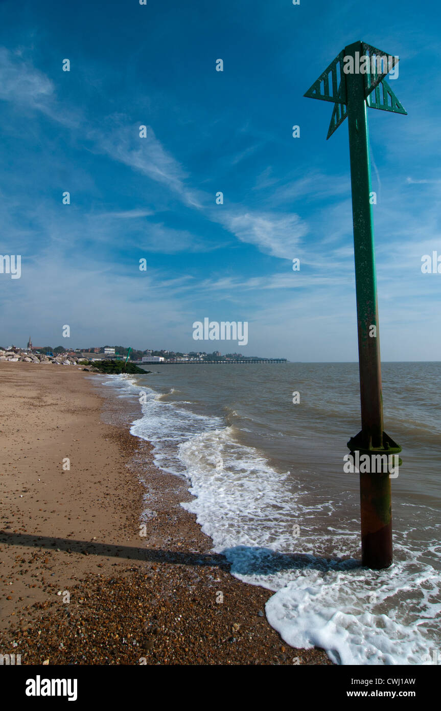 Groyne marker on Felixstowe beach Stock Photo - Alamy