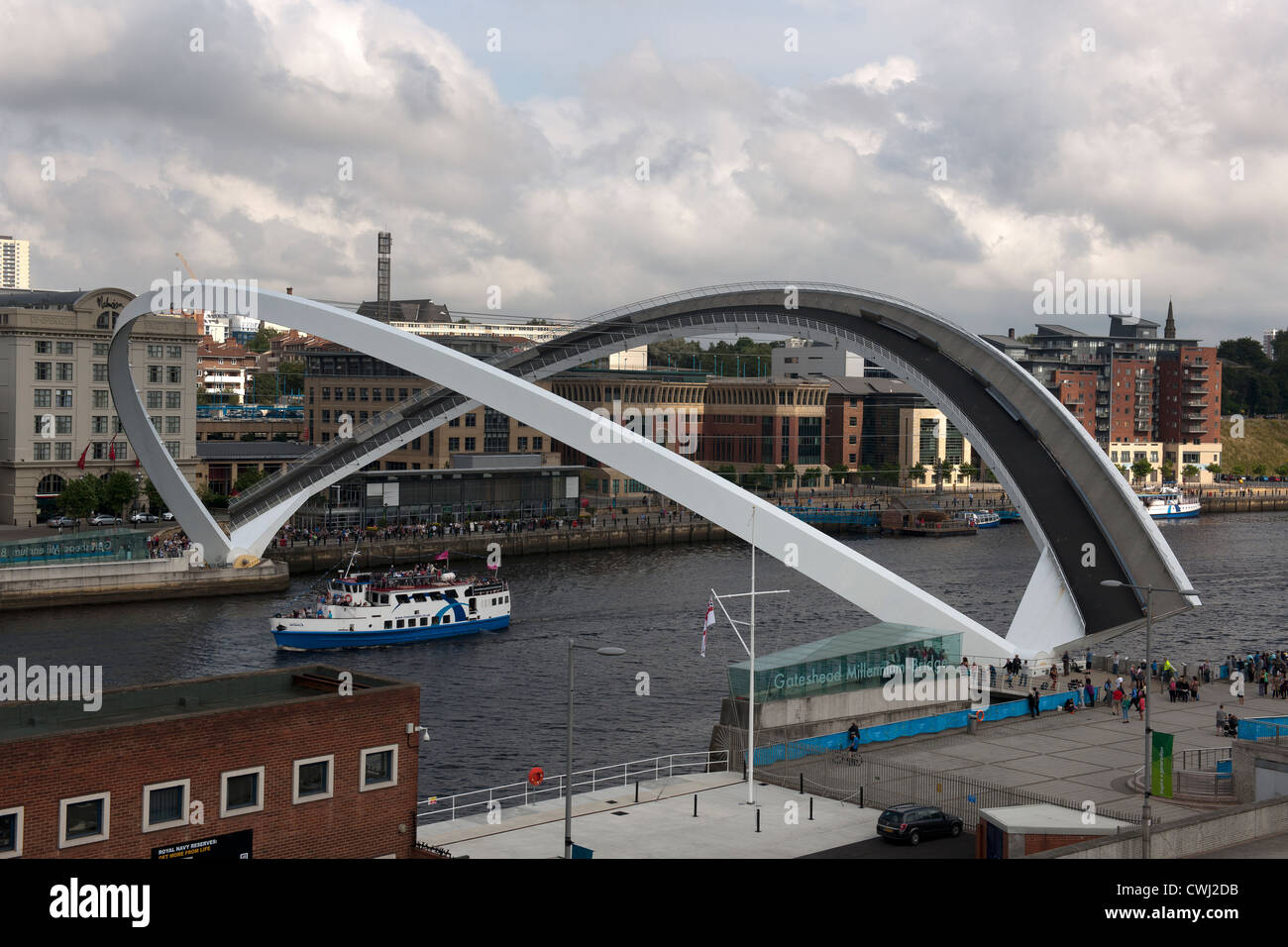 The blinking eye bridge hi-res stock photography and images - Alamy