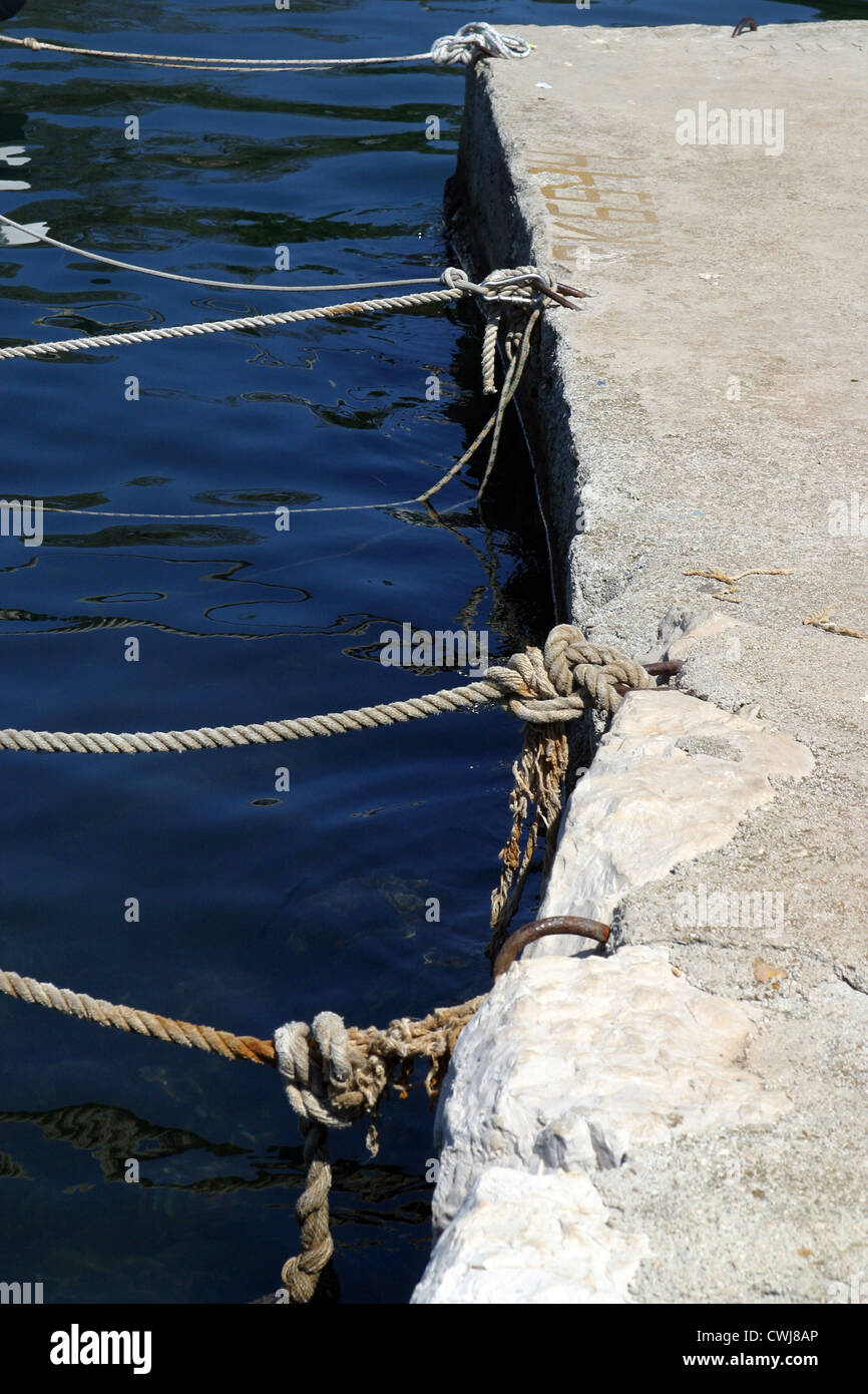 Rope of boat knotting Stock Photo - Alamy