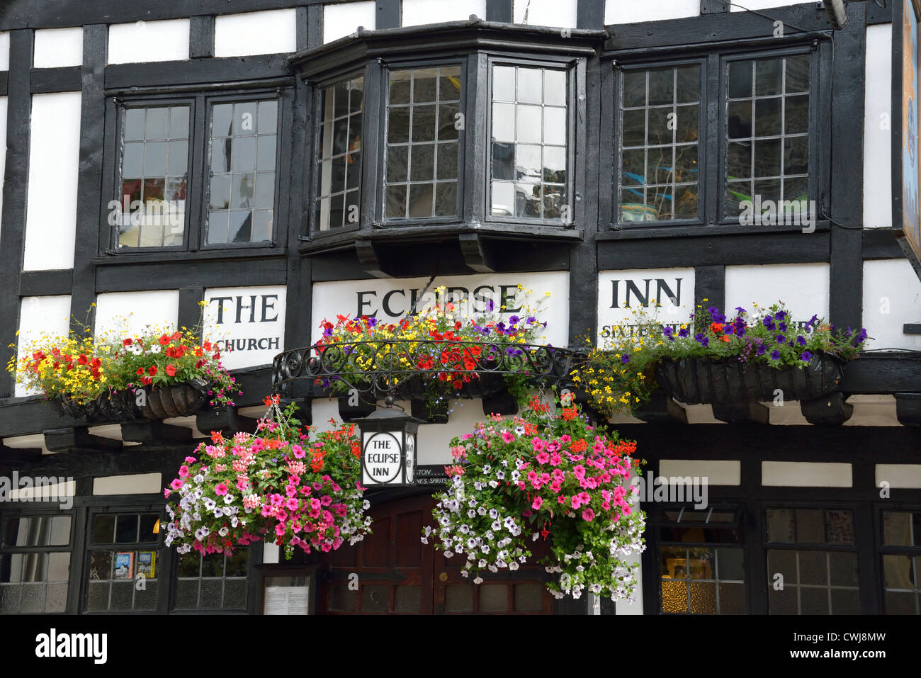 The 16th century Eclipse Inn, The Square, Winchester, Hampshire ...