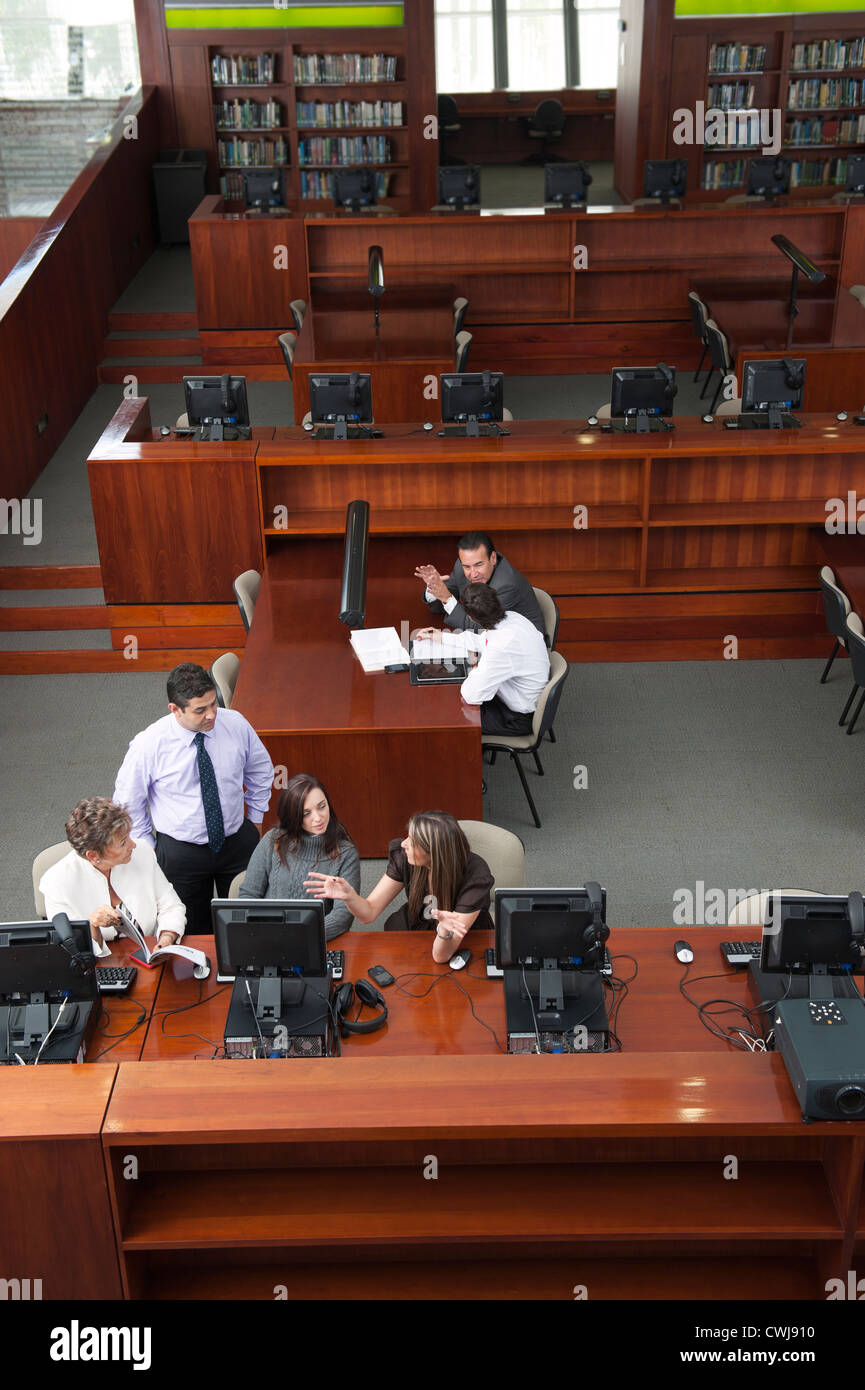 Image of library people hi-res stock photography and images - Alamy