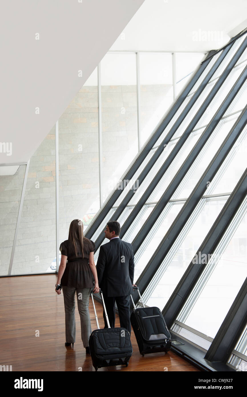 Businessman pulling rolling suitcase hi-res stock photography and ...