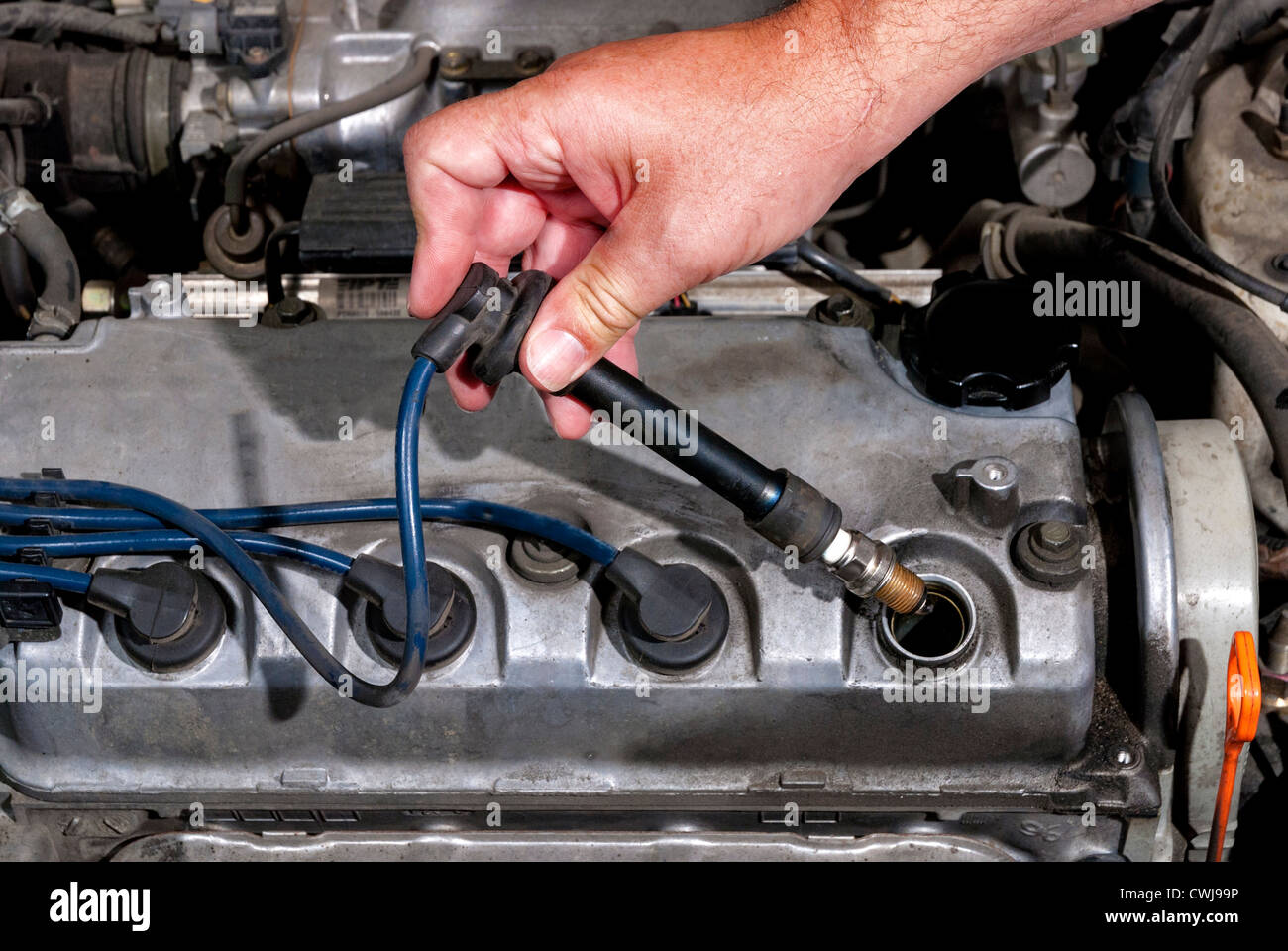 Spark plug install engine hi-res stock photography and images - Alamy