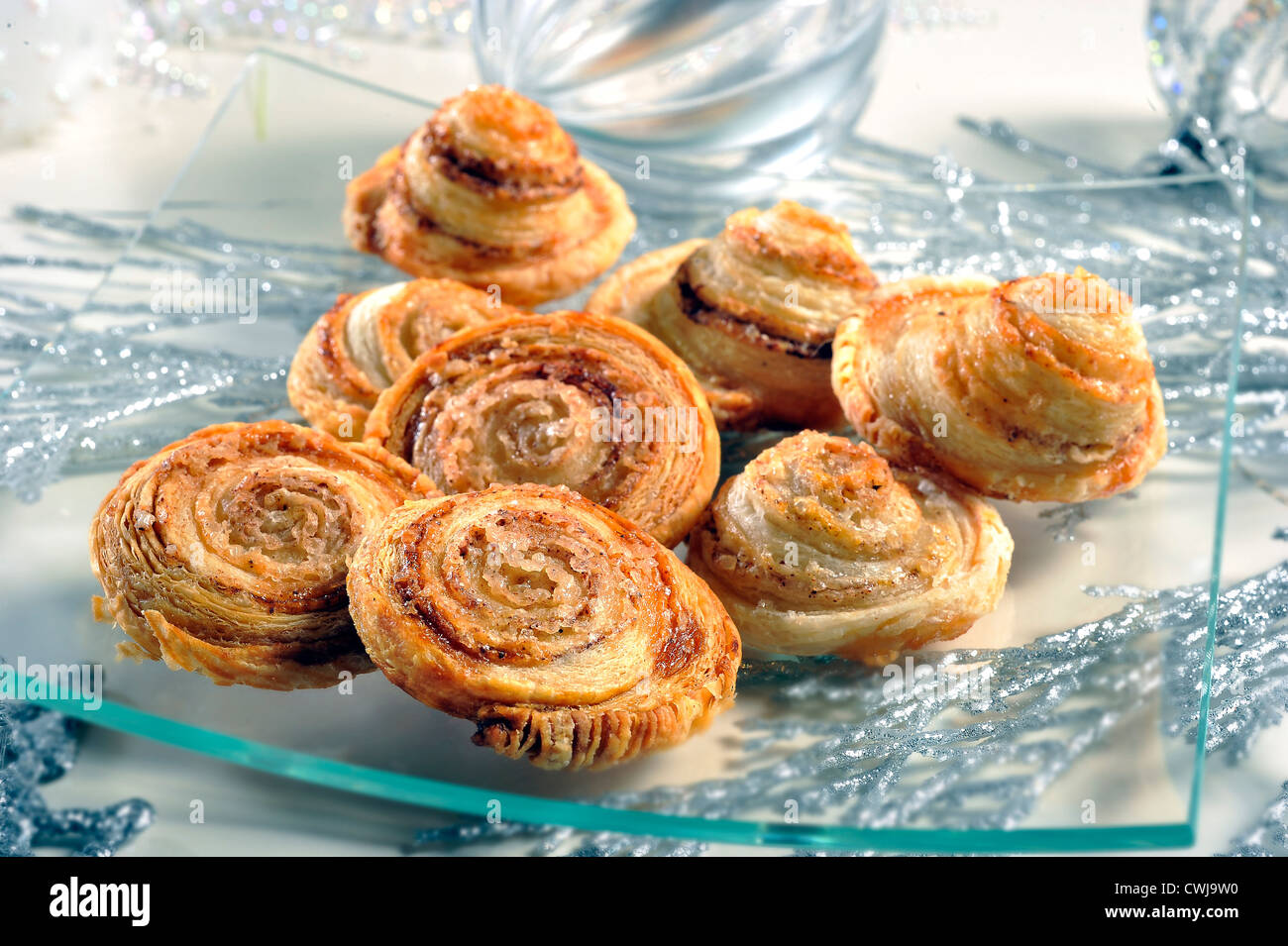 Puff pastry snails hi-res stock photography and images - Alamy